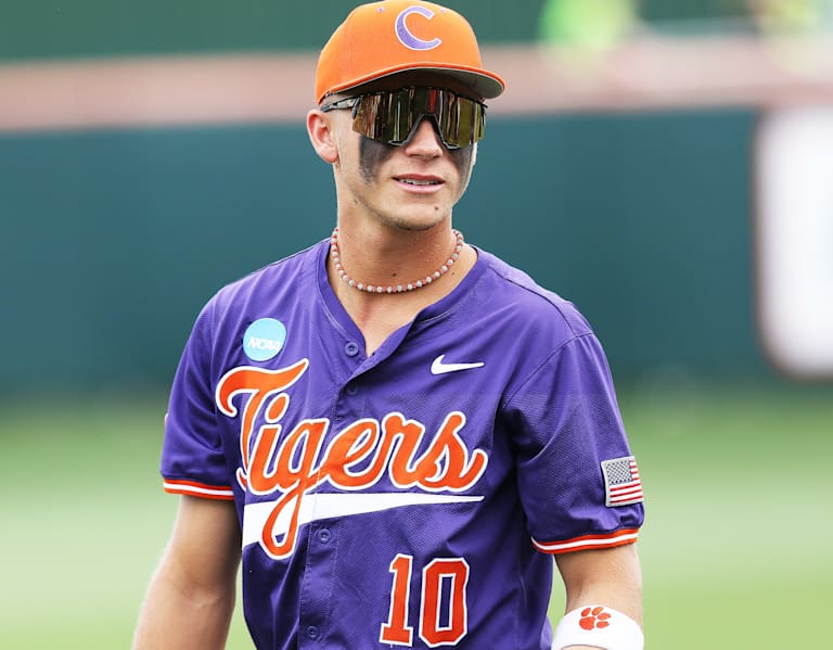 No. 4 Clemson Baseball outlasts Notre Dame in 11-7 win No. 4 Clemson Baseball outlasts Notre Dame in 11-7 win
